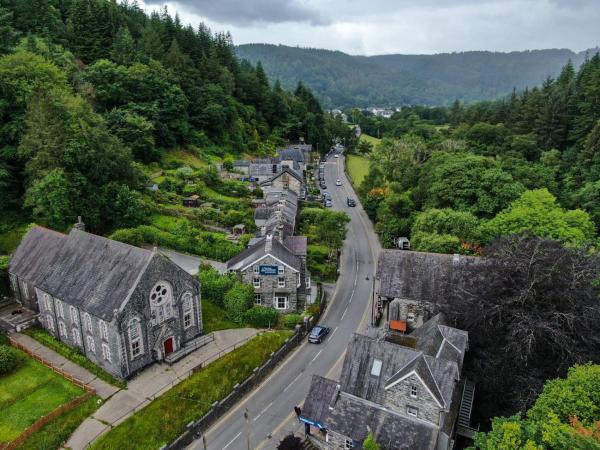 Base Camp Snowdonia, Gwersyll Cyntaf Eryri - Betws-y-Coed
