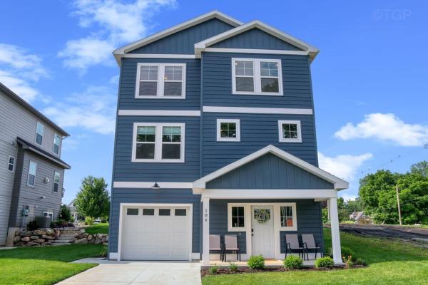 Trailside Treasure - Pool Access New Construction - South Haven, MI