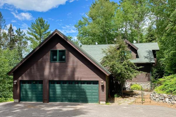 Hidden River Lodge - Eagle River, WI