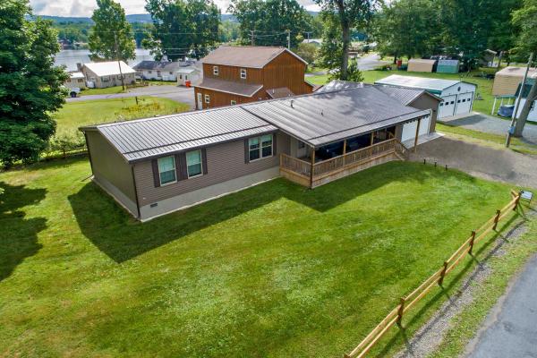 Weller Island Retreat - Watkins Glen, NY