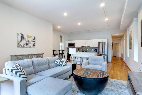 Goose Island Central Downtown Prime Location With Access To Patio Chi - 1 - Chicago, IL