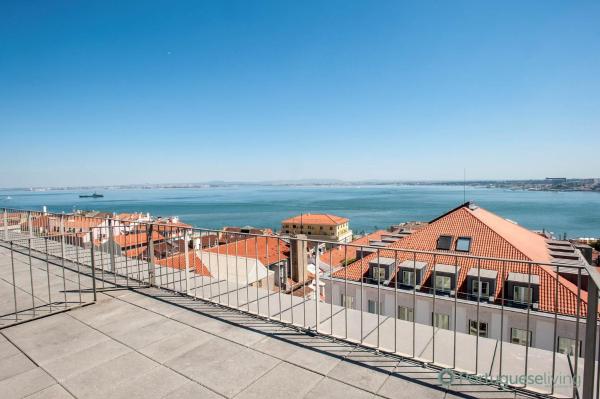 Lisbon Chiado One - Almada