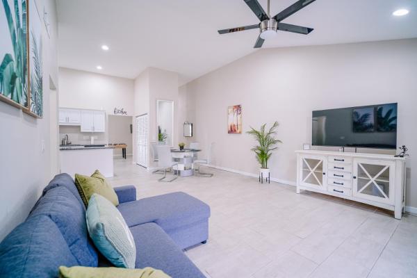 Stylish Urban Haven, Cozy, Central - Land O' Lakes, FL