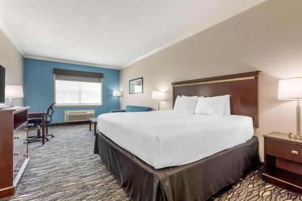 Best Western Plus Lake Worth Inn & Suites - Saginaw, TX