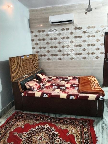 Braj Bhushan Braj Lata Nikunj Hotel - Govardhan