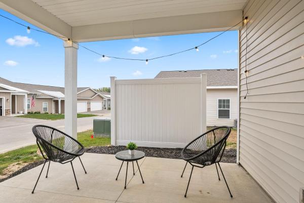 Modern New Build 4br 4ba Two Condo W Garage And Patio - Grand Rapids