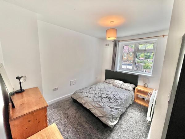 Stylish Refurbished London Home - Family, Friends & Business Travellers Retreat Near Wimbledon, Sleeps 6, Free Street Parking - Kingston upon Thames