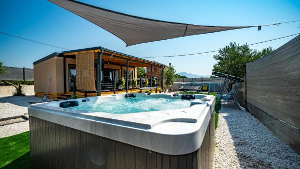 2-bed House Sleeps 4 Jacuzzi 50 Meters To Beach - Arbanija