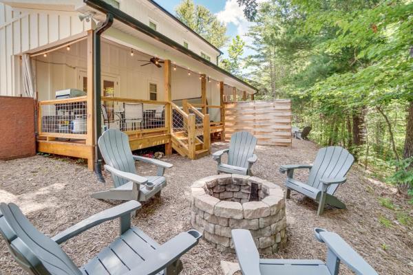 Luxury Helen Retreat | Hot Tub & Game Room - Helen, GA