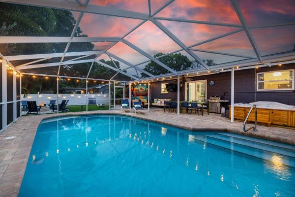 Epic Indoor Slide Pool&hot Tub Mini Golf Fire Pit - 