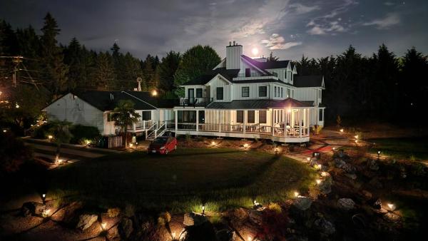 Hollywood Manor House - Bellevue, WA