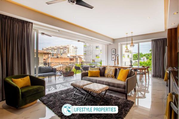 Big Corner Balcony, Pool & Gym - Puerto Vallarta