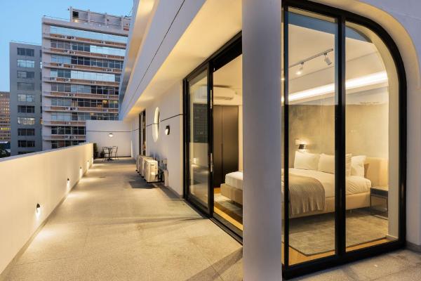 Central City Penthouse With Exquisite Views - 