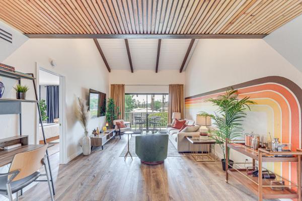 Resort-style Pools Vibrant Condo In Palm Springs - Palm Springs, CA