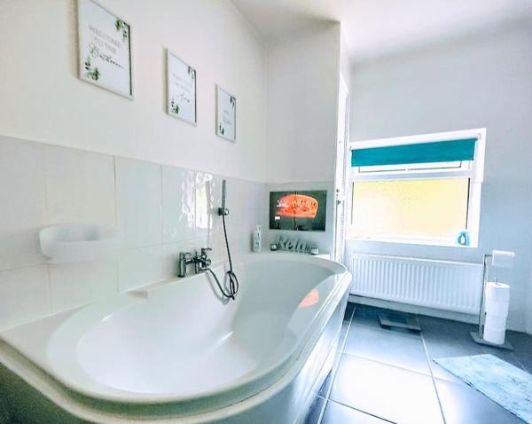 Cosy Home With Garden & Parking Near Chester - Chester