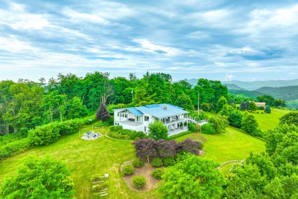 Near Hiking Trails Luxe Canton Getaway With Grill - North Carolina