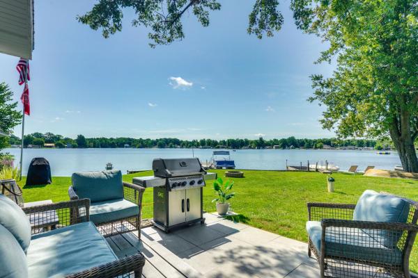 Montpelier Lake House With Deck, Dock And Fireplace! - Montpelier, OH