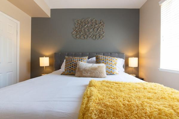 Modern Suitevipwifipool2 King Bedsac - Santa Clarita, CA