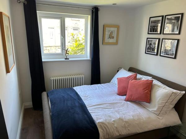 Best Rated In Barnsley- Apartment Sleeps 4 & 5 Minute Walk To Town Centre - Barnsley