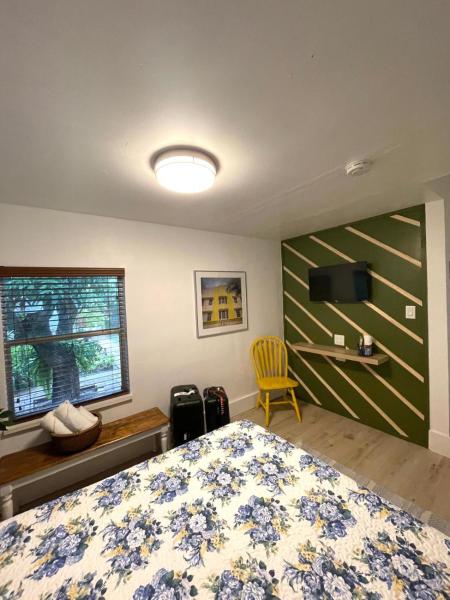 Cozy Room In The Heart Of Little Havana - Miami, FL