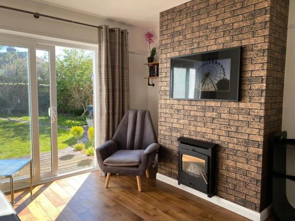 Eclectic Bungalow Parking Nr Beach - Westgate-on-Sea