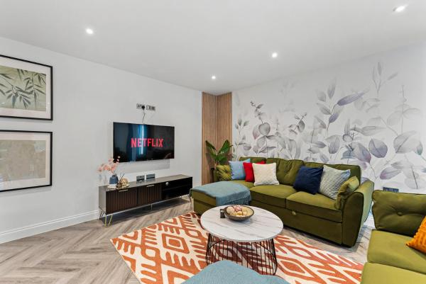 Sleek Abode In Leeds - Games Room - Parking - Leeds