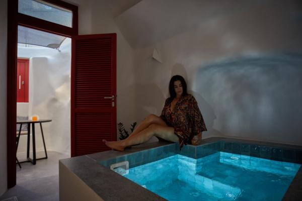 1949 Cave Residence - Santorini