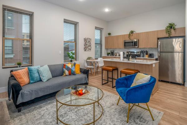 Central Over-the-rhine, 3 Lux Queen Beds, Steps To Tql, Findlay Market & Light Rail, Fast Wifi, Sleeps 7ppl - Ludlow, KY