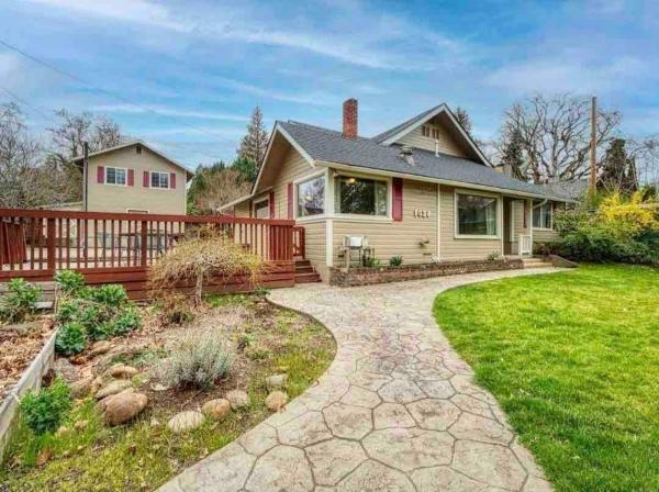 Medford Home And 2 Condos With Pool - Medford, OR