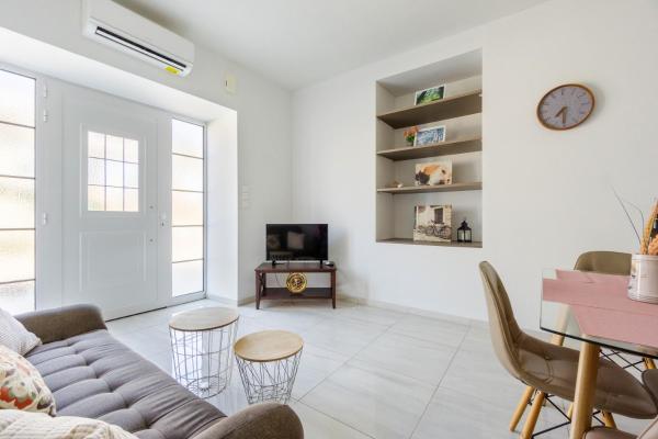 Cozy Coastal Apartment In Heraklion - Iráklion