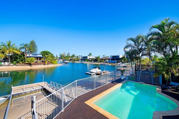 Sandy Shores - Large Family Retreat - Broadbeach