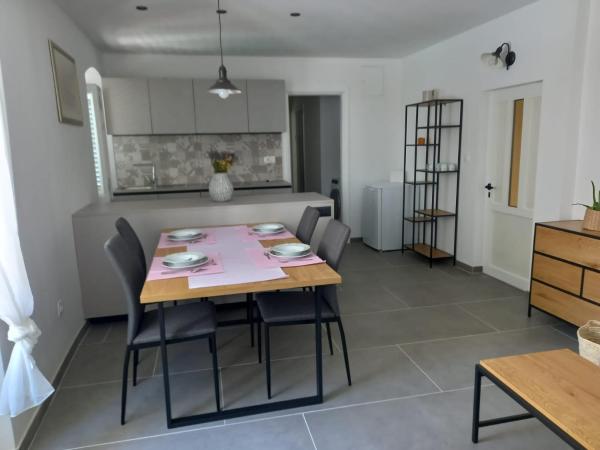 Aloha Guest House - Hvar