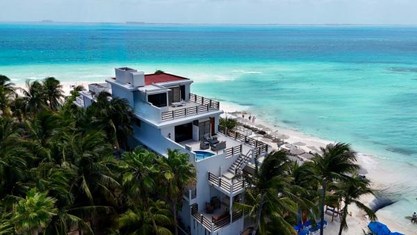 Cuxos Hotel Beachfront - Isla Mujeres