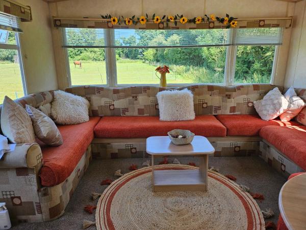 Equestrian Retreat - Sleeps 6 & Bbq - Sutton on Sea