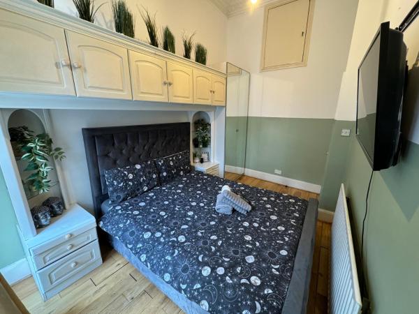 Central And Affordable Flat For 6 People In Zone 1 - 7 Min Walking To Oxford Street - With Breakfast Included - London