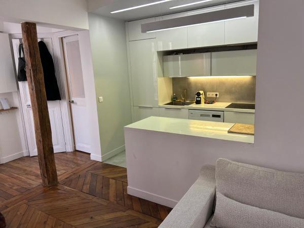 Typical Parisian Flat Central Paris By Montmartre - ibis Paris Gare du Nord La Fayette