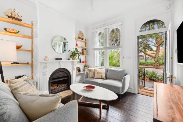 'The Buckland Terrace' Timeless Inner-city Treasure - Rosebery