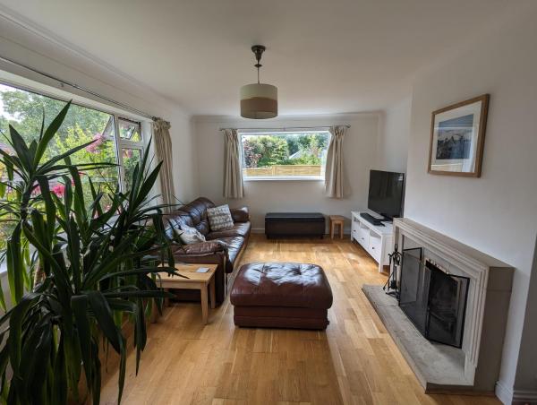 Peaceful Glastonbury Bungalow - Ideally Located - Glastonbury