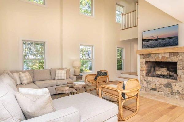 Large Family Home With Carriage House - Oak Bluffs, MA