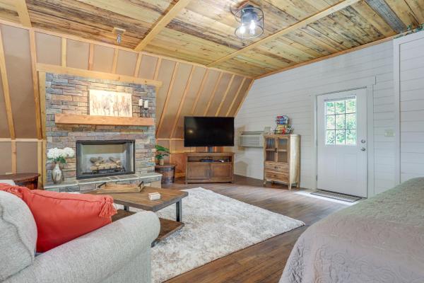 Lake Allatoona Area Studio With 2 Decks And Farm Views - Cartersville, GA