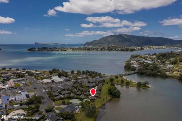 Waterfront Luxury Tiny House - Tairua