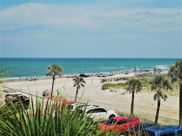 Beachside Bliss Ocean-view Condo With Pool And Private Beach Access Perfect For Families And Couples - Daytona Beach, FL