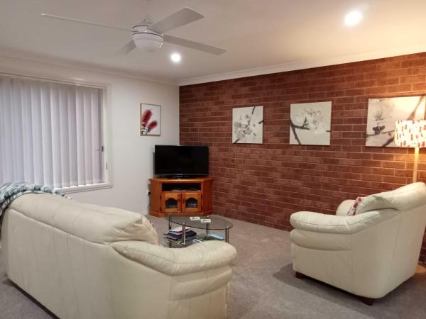 The Bottlebrush - Tumut