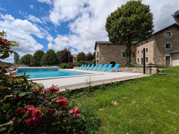 Gîte Confortable Avec Piscine Chauffée, Pour 23 Pers., Idéal Pour Familles Et Amis - Fr-1-582-101 - Haute-Loire