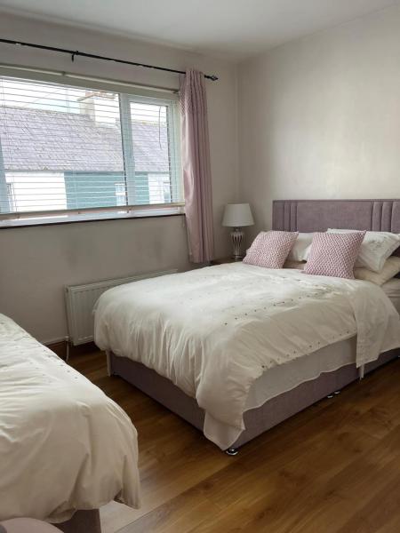 Triple Room With Private Bathroom At Caroline's Guest House, River Street, Clara - County Offaly