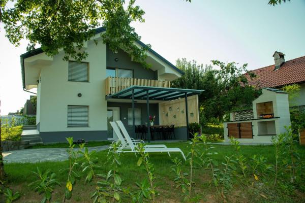 Mala Vila Kolpa - Gradac