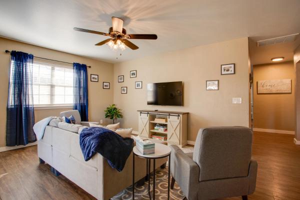 The Village Home With Pool, 12 Mi To Okc! - Oklahoma City, OK