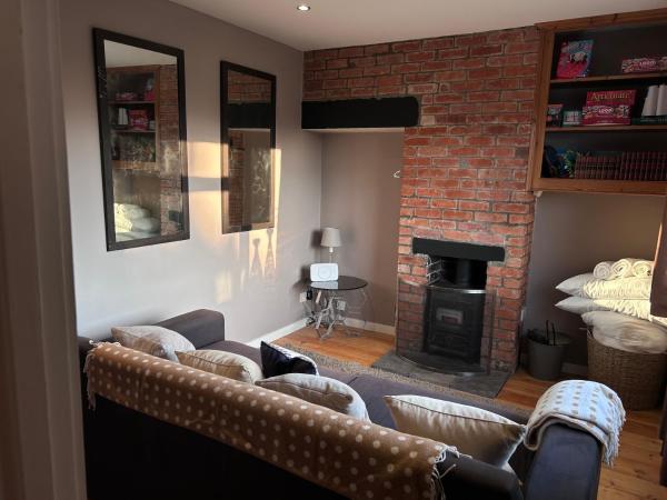 King Arthur's Rest House, Hot Tub & Garden Sleeps 10 - United Kingdom