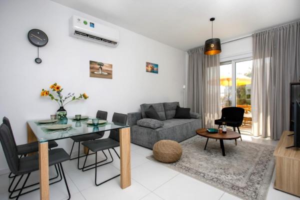 Oasis-amazing Location, Sea View, Stylish Apartment - Paphos