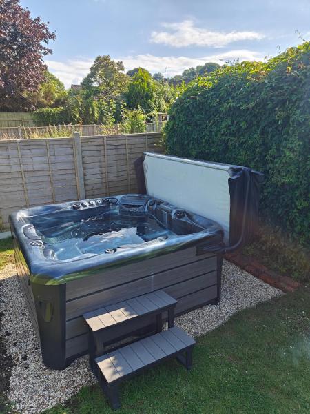 King Arthur's Rest House, Hot Tub & Garden Sleeps 10 - Glastonbury